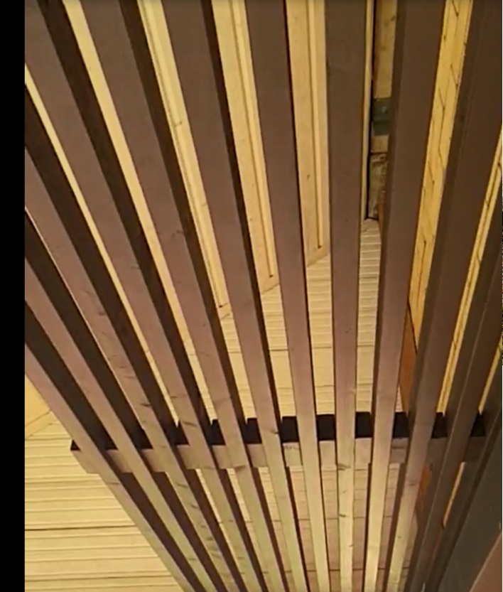 Реечный потолок из бруса своими руками.