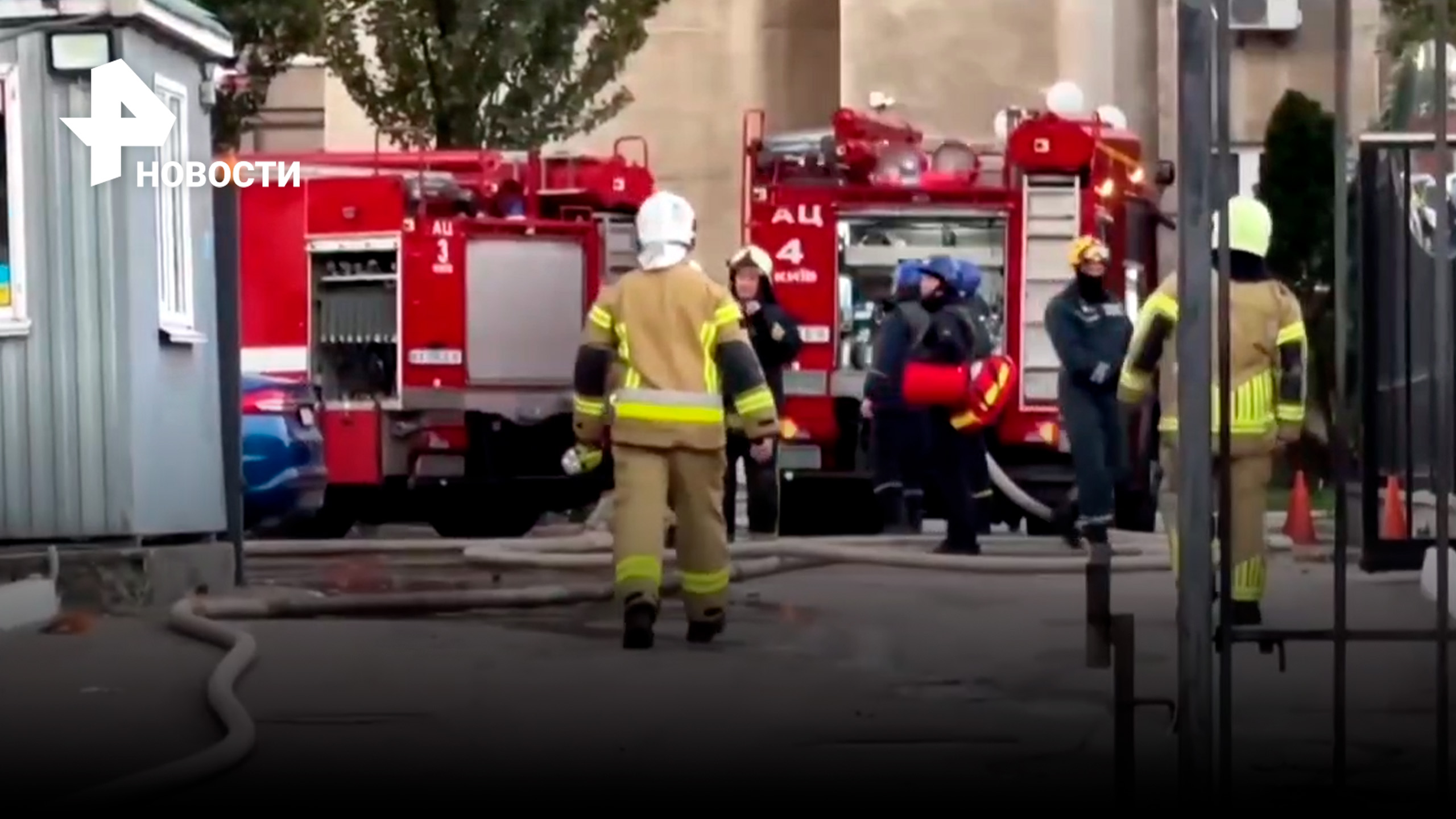 Диспетчерский пункт ”Укрэнерго” в огне после прилёта беспилотника / РЕН Новости