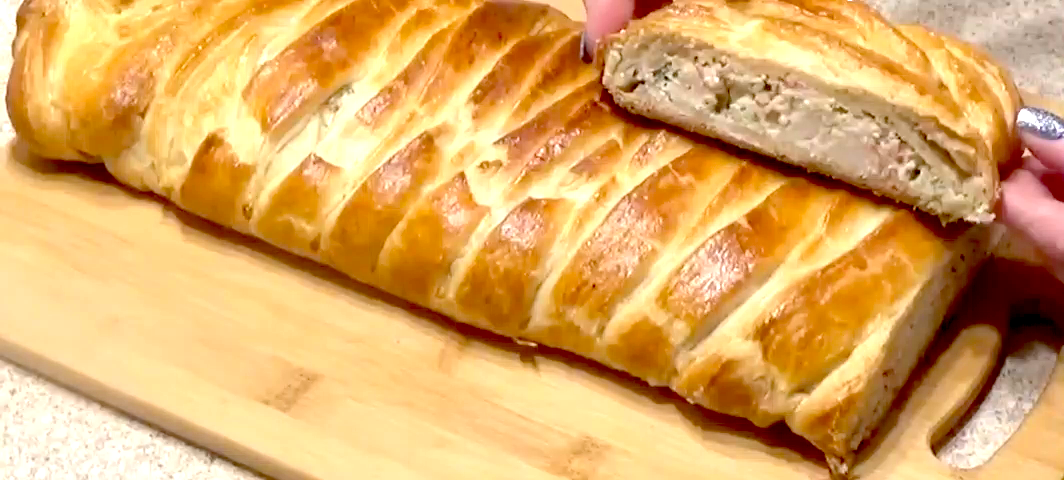 Готовим за 20 минут! Закусочная выпечка, слойка с крабовыми палочками!