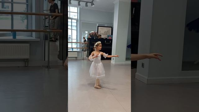 Вариация из Па де катра, Фанни Черрито, на музыку Винченцо Биллини, Валентина Наззаро 7 лет