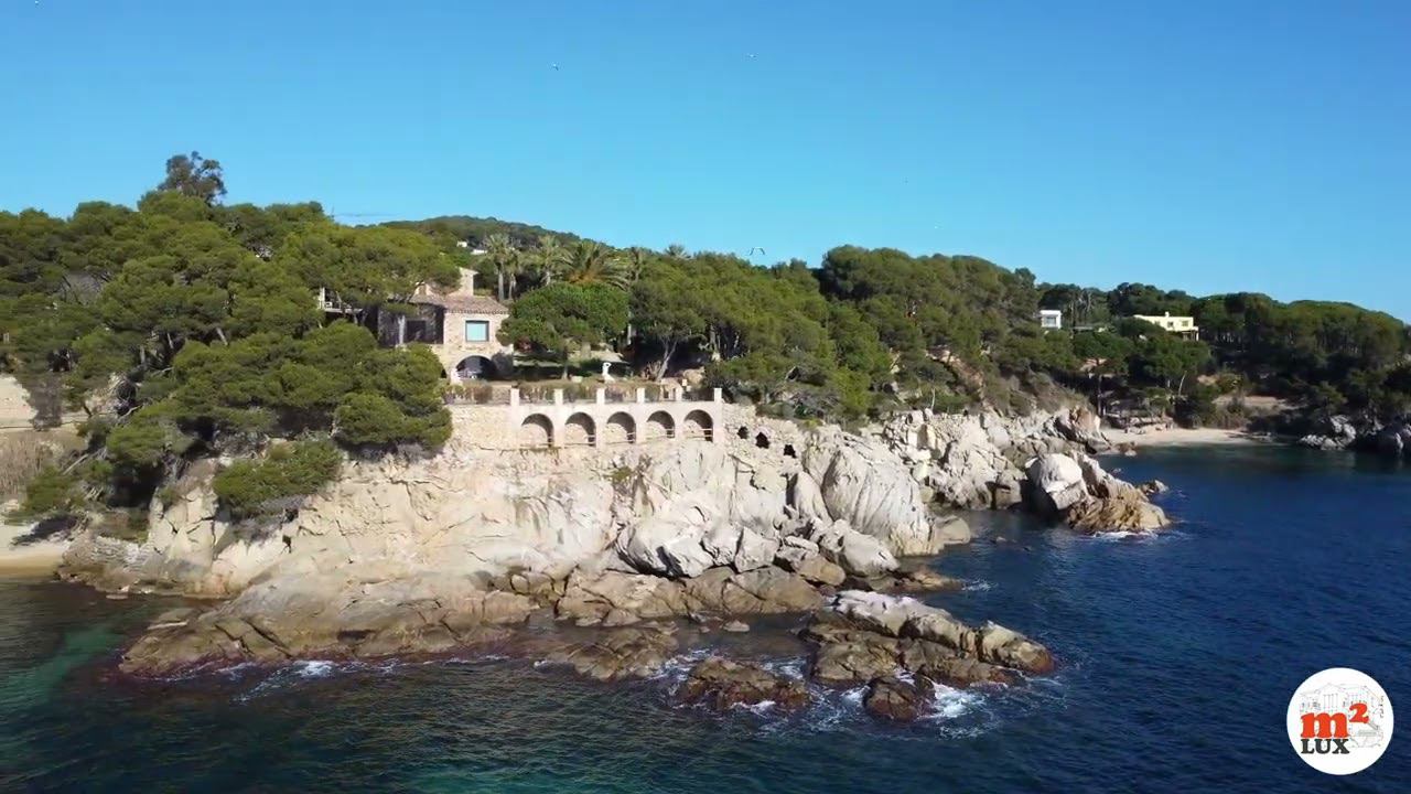 Бухты Cala Rovira - Cala Cap Roig, Плайя де Аро, Коста Брава, Испания. 18 января 2022.