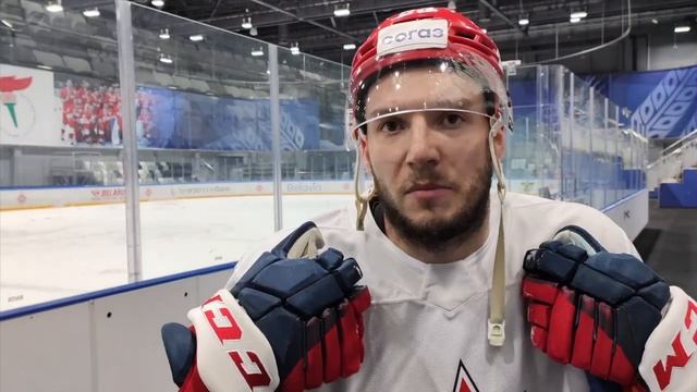 После ледовой тренировки пообщались с Артемом Сергеевым. А это, как всегда, очень интересно