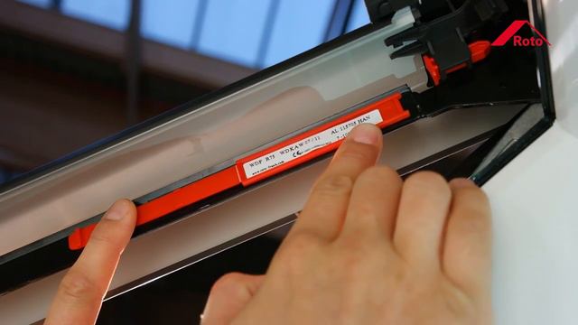 Окно с приподнятой осью поворота створки Roto WDF R7