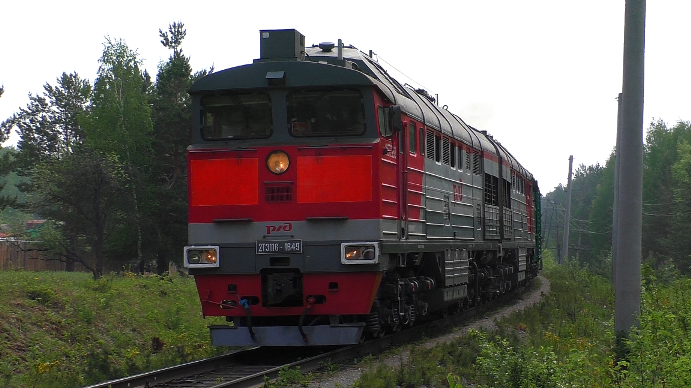 Гибрид 2ТЭ116-1649/1647 с небольшим грузовым поездом
