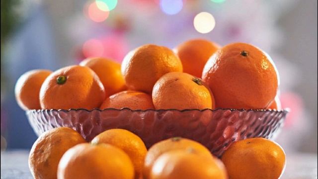 ПРОДАВЩИЦА НАДЯ УЖЕ ЗАКОНЧИЛА СВОЮ РАБОТУ, КАК ВДРУГ В ЛАРЕК КТО ТО ПОСТУЧАЛ…