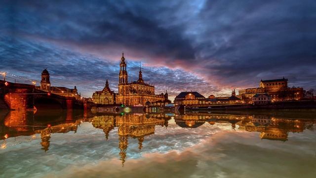 Город и шум океана.