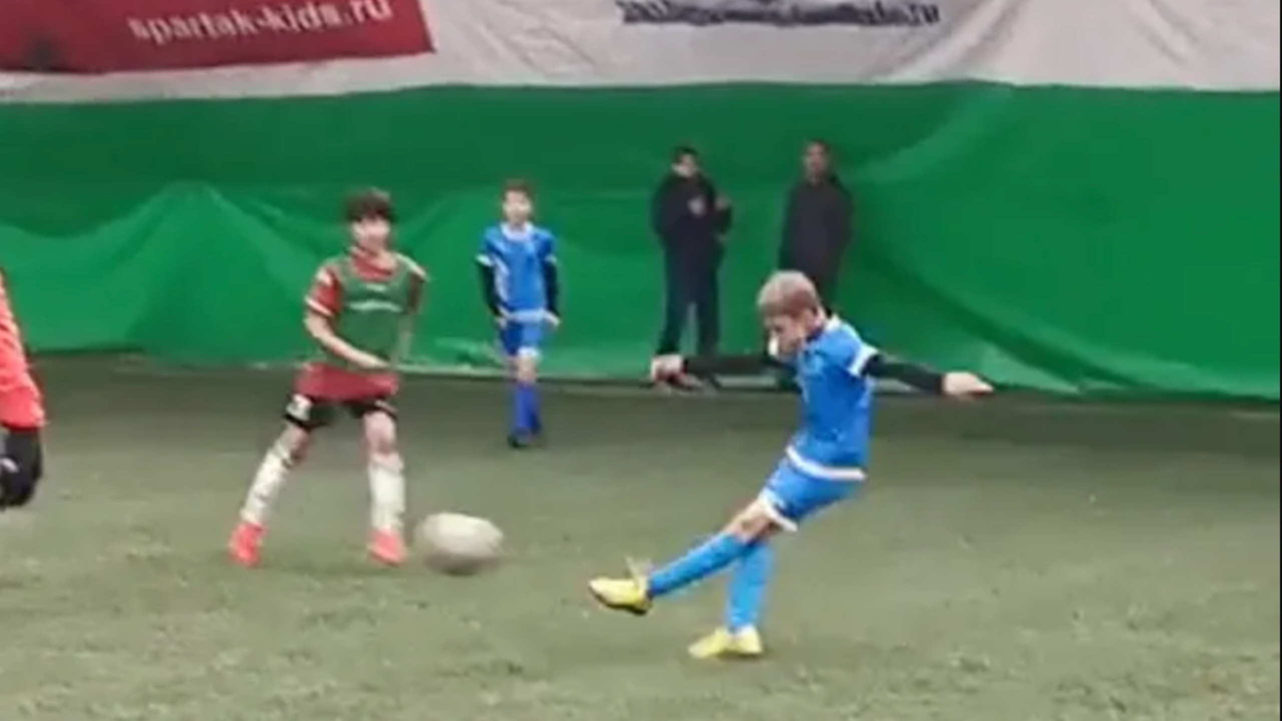 Пара хороших голов под перекладину