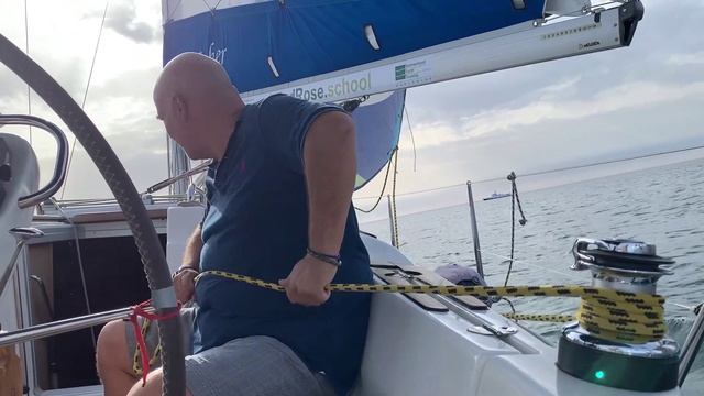 Постановка переднего паруса на закрутке