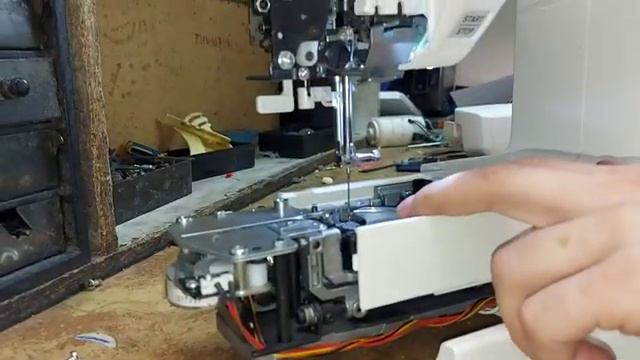 Ремонт Family 6300 путается нитка в шпуледержателе (замена челночного механизма)