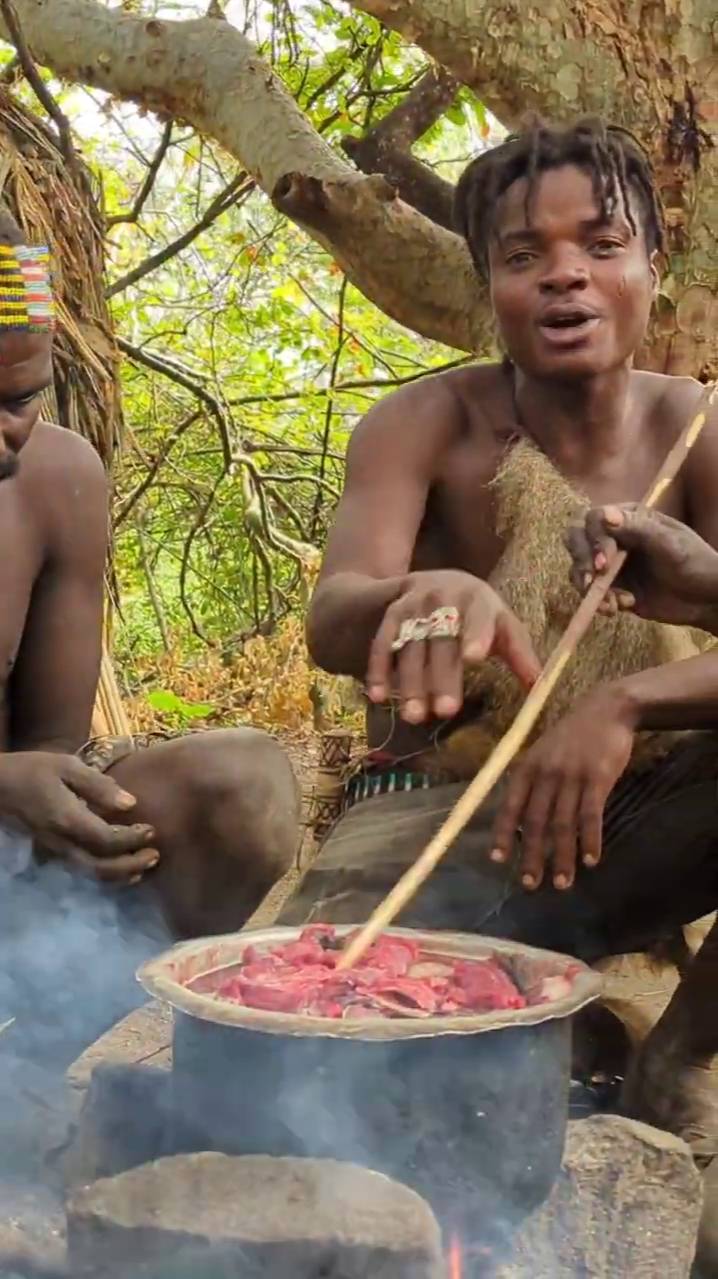 Вот как племя хадзабе готовит суп, такой вкусный Самые экзотические блюда мира Рецепт и еда блюд