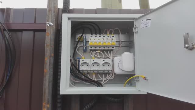 Установка эл. щитков на участке