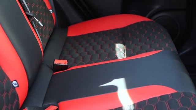 Nissan Juke  добавили перца в салон, перетянули в экокожу с алькантарой и контрастной отстрочкой