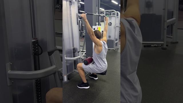 Вертикальная тяга за голову