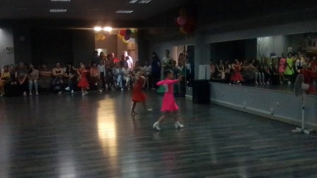 Маленькие танцоры, латиноамериканские танцы
