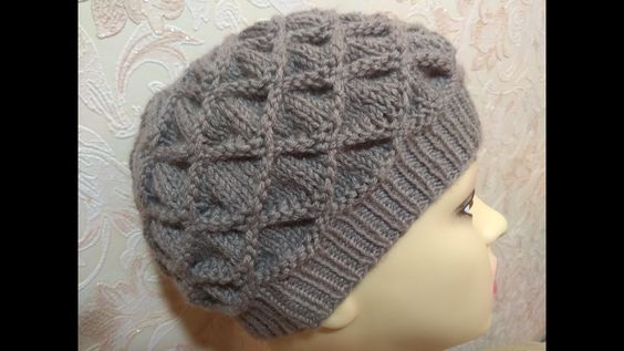Красивая шапочка спицами. Закрываю верхушку шапки двумя разными способами..