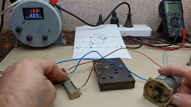 Простой Регулятор Напряжения. Две детали! Своими руками