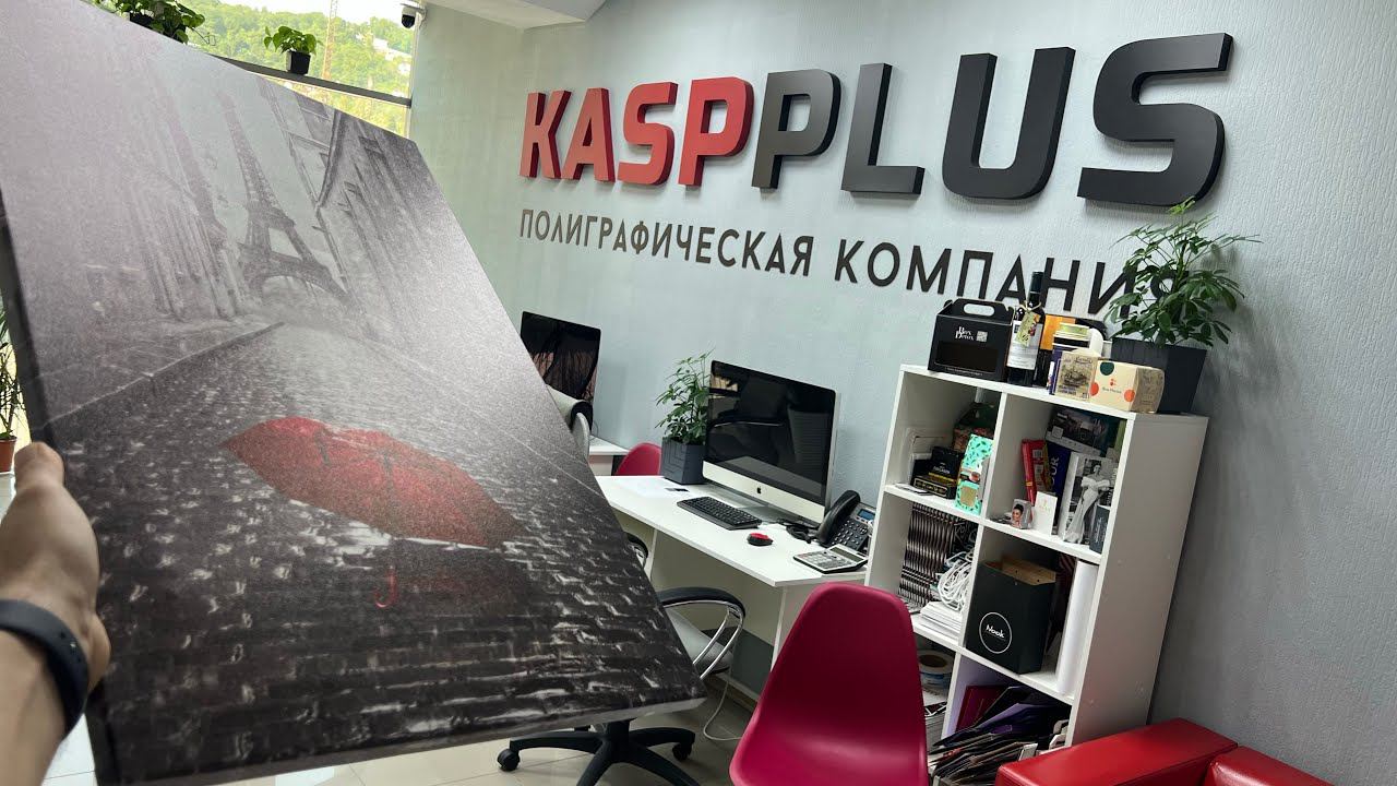 Печатаем на холсте. Натягиваем на подрамник. Покрываем холст лаком.