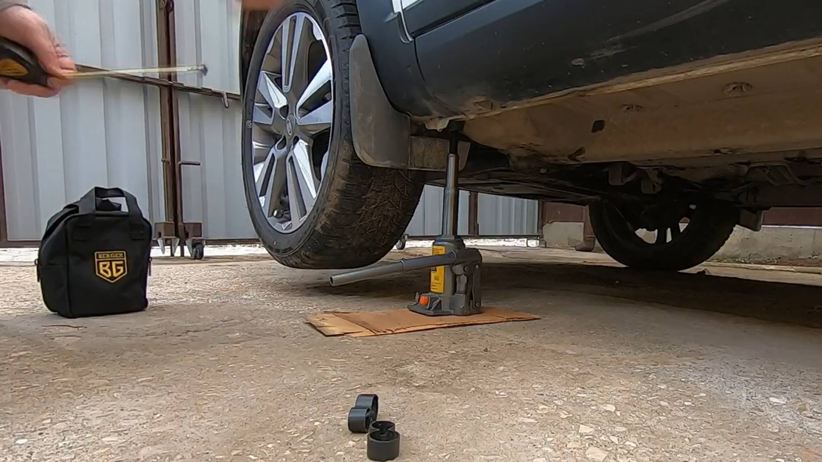 Lada Vesta SW Cross Домкрат Berger   проверка в работе