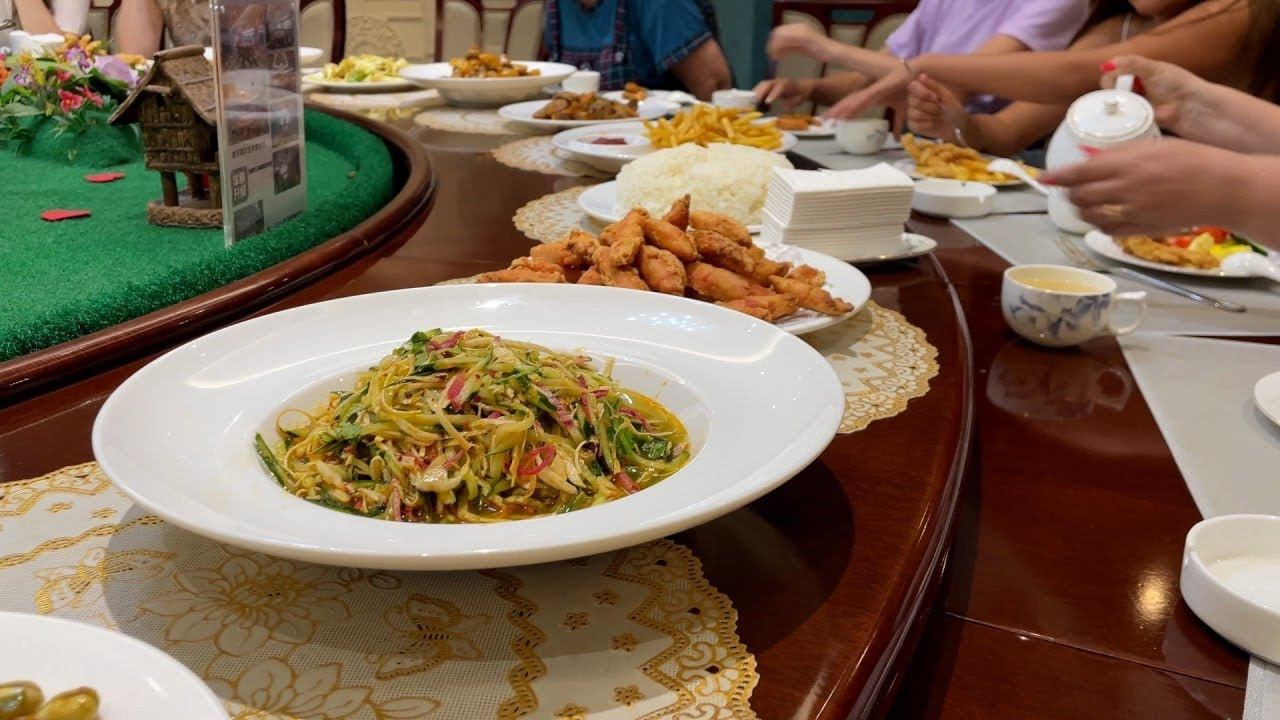 Китай-2024: китайский стол-конвейер для гостей #china #китай #kitchen #кухня #traditional #традиции