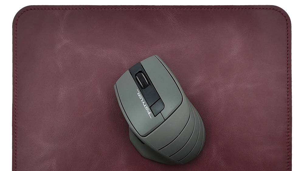MBN-PAD-L-RDW. Коврик для мыши из натуральной кожи. С прошивкой. (Mouse Pad). Бордовый