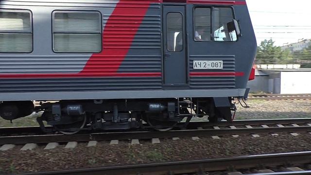 Автомотриса АЧ2-087 (ТЧЭ-2) следует по 4-му гл. пути.