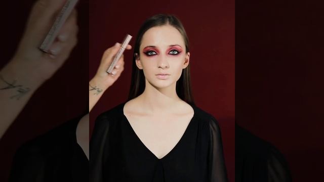 Универсальный макияж на Halloween от Clarins