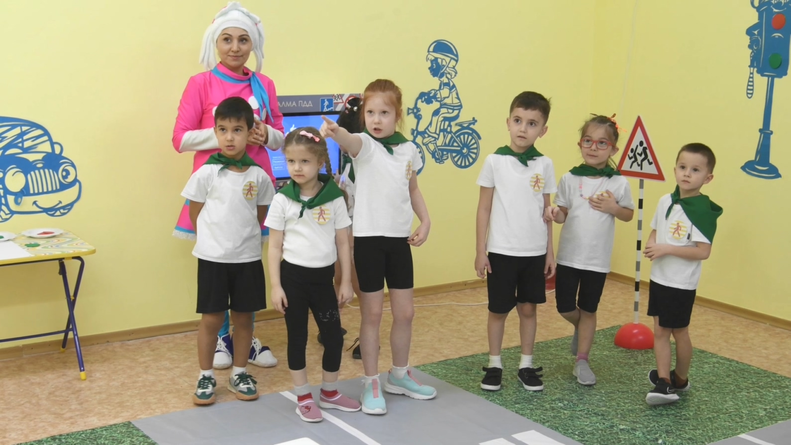 ПО ВЕРНОМУ ПУТИ _ Пошли дети и сотрудники Общества в квесте «Тропа безопасности»