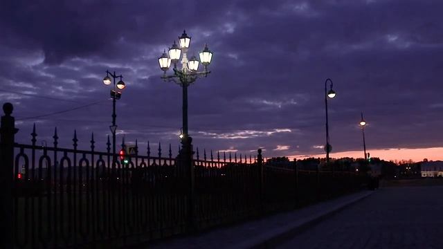 Ежедневно 378 тысячи светильников и прожекторов включаются в разных частях Санкт-Петербурга.