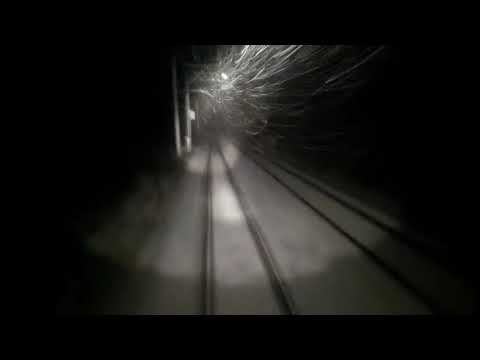 Ночью в снегопад. Вид из кабины машиниста поезда