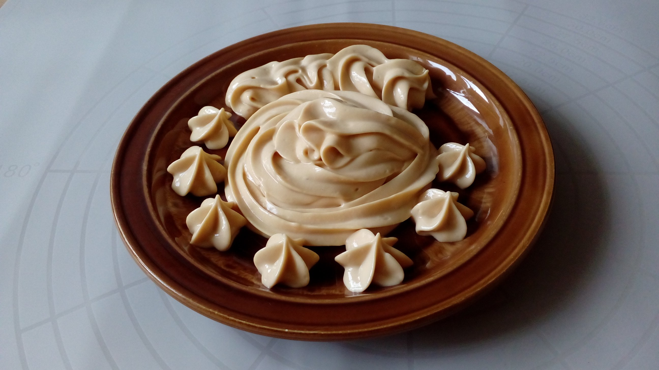 Крем сметанный карамельный.wmv