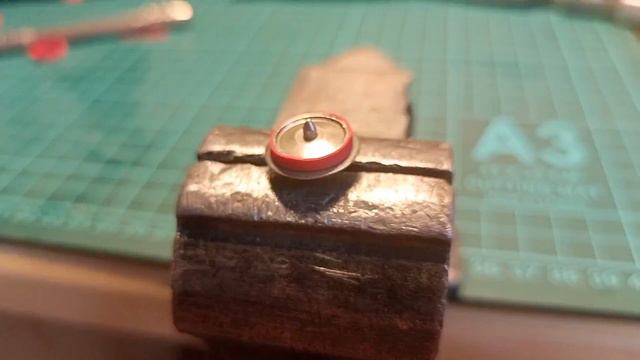 буксует локомотив, изготовление фрикционных резинок на колеса.mp4