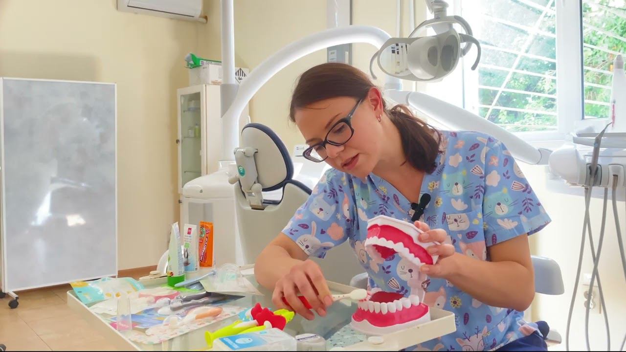 Как правильно чистить зубы ребенку?