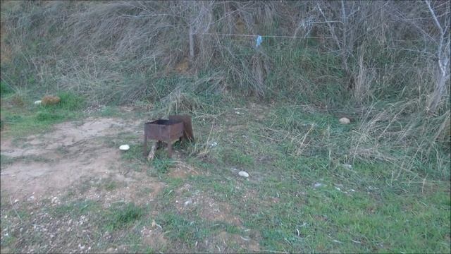пляж Любимовка. Найдена стоянка первобытного человека и наскальные рисунки.