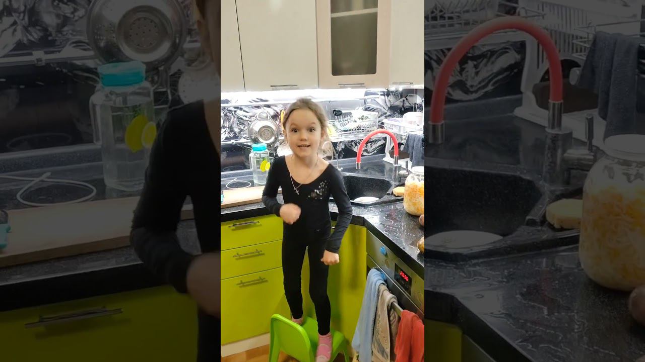 #дети #чистимкартошку #детиготовят #ксюшкапушка #кухня #домашняяеда #готовимдома