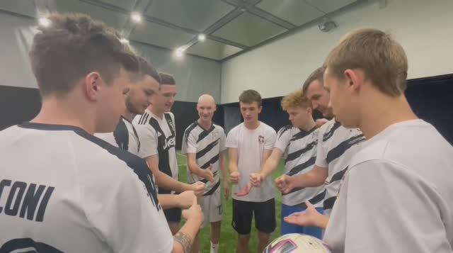 Играем в мини футбол. Первый опыт на таком поле.