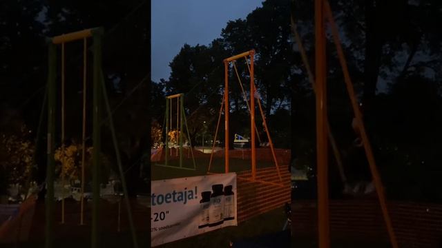 Сейчас бы кататься на качелях солнышком