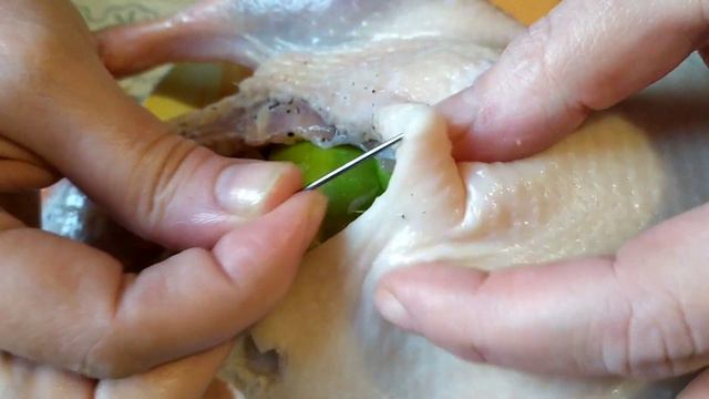 Утка фаршированная квашеной капустой и яблоками. (Русская кухня)