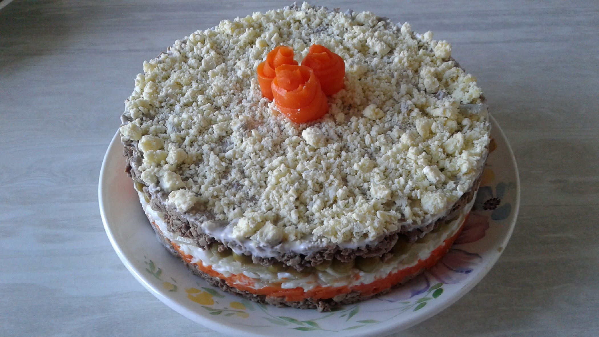 Салат из куриной печени.