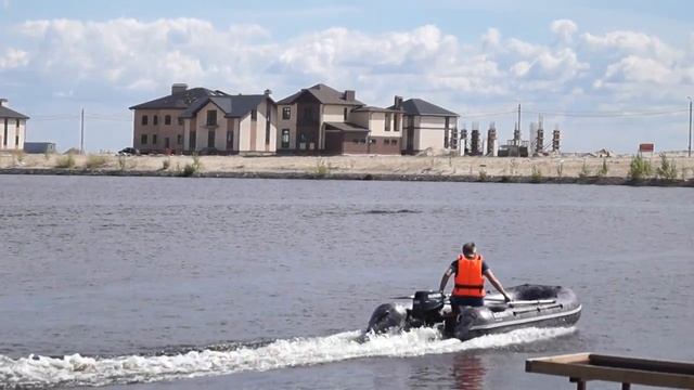 АЗИМУТ Атлас 365 + Сузуки 9,9 с хребтовой рамой Эксперимент со сдутым дном.mp4