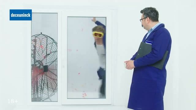 Как окно _Фаворит Спэйс_ защищает от ветра и сквозняков_ Эксперимент №3..mp4