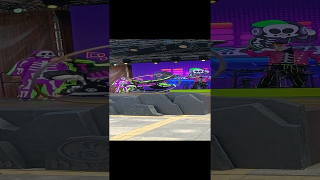 Веселые скелеты с кольцом. Выступает команда Кощея Бессмертного #брейкданс