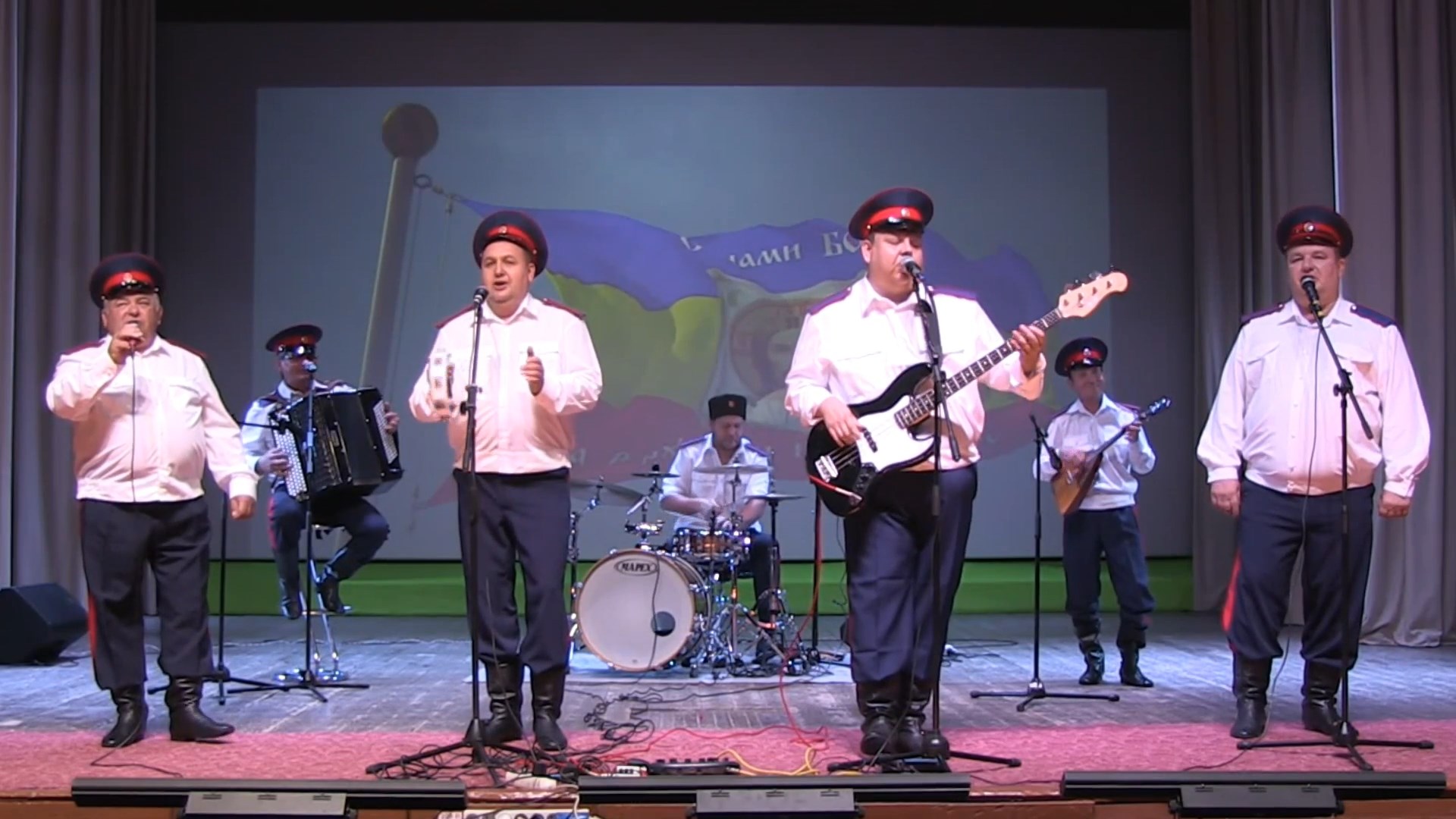 Мужской казачий ансамбль Донцы - Когда мы были на войне. Хлевное.mp4