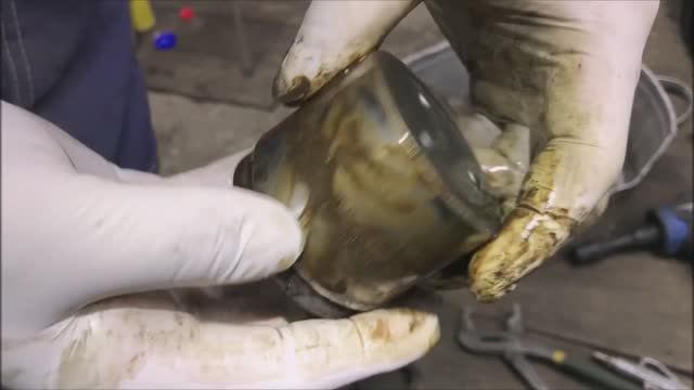 Ремонт тормозного суппорта Тойота Марк 2 100 кузов. Toyota Mark 2 100 Body Brake Caliper Repair.