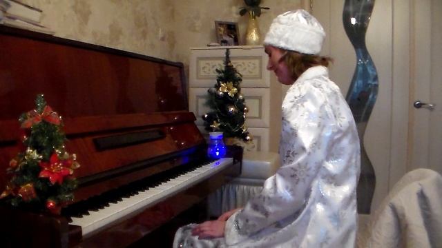 С НОВЫМ ГОДОМ! ПОЗДРАВЛЕНИЕ ОТ СНЕГУРОЧКИ И ИСПОЛНЕНИЕ "ВАЛЬСА СНЕГУРОЧКИ"