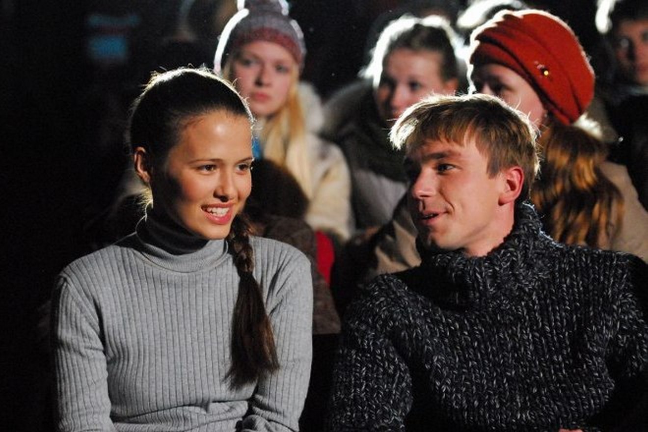 Елена Есаулова -  Не уходи - Читает Владимир Че !