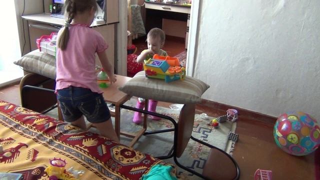 Сестрёнки Оля и Аня 28 марта 2016 года