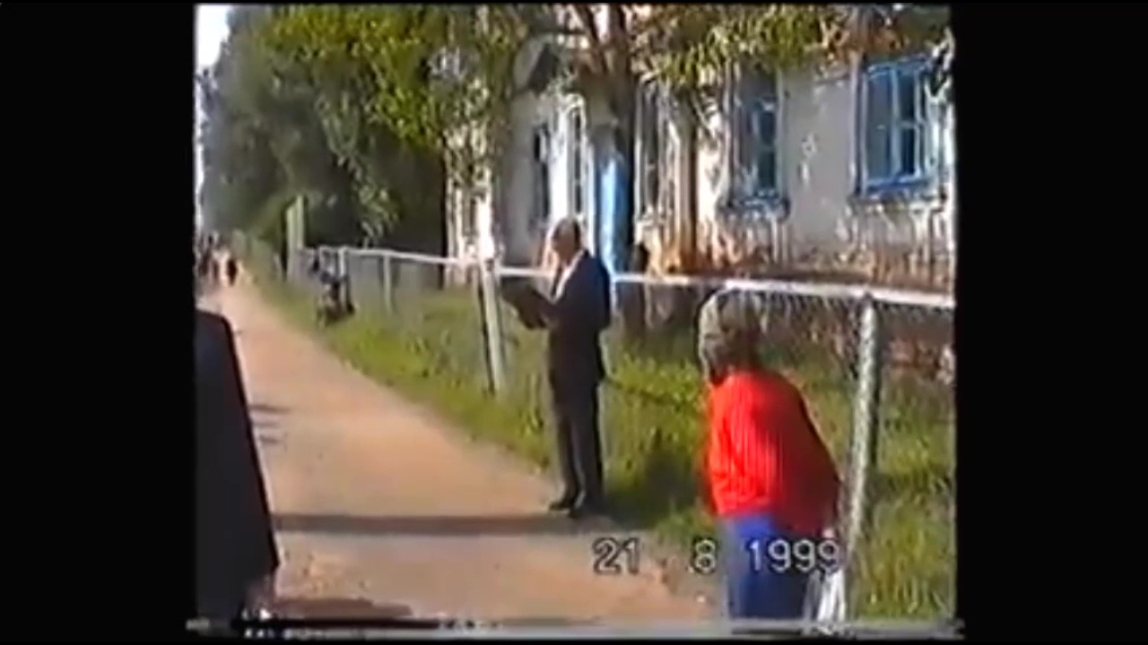 1999г. 21 августа. Открытие мемориальной доски на доме №48 по улице Николаева. Мариинский Посад.