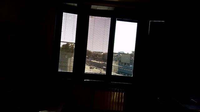 Горизонтальные жалюзи с боковой фиксацией на леске, система Венус.