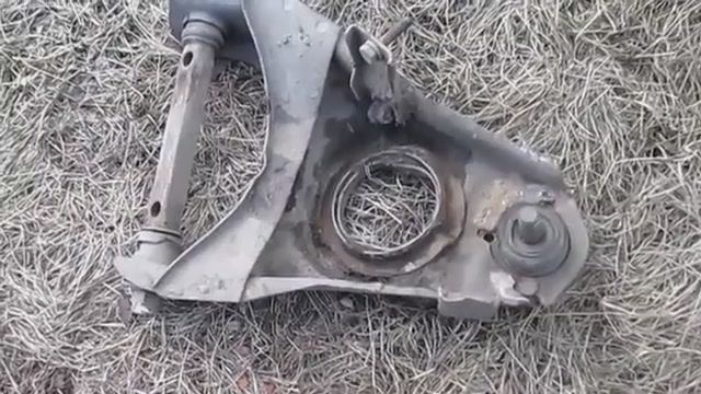 В дороге лопнул рычаг передней подвески ваз