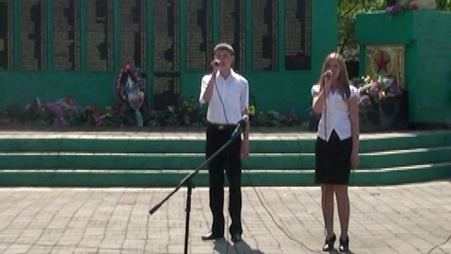 2010.05.09-День победы в Александровке 9 песня Мы смотрели кино про войну